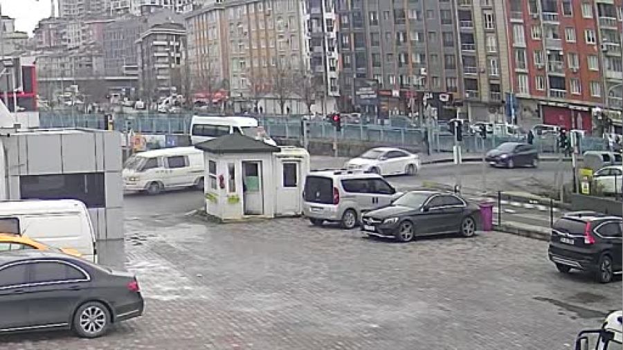 İstanbul'daki tramvay kazası güvenlik kamerasına yansıdı - Yeni Mesaj