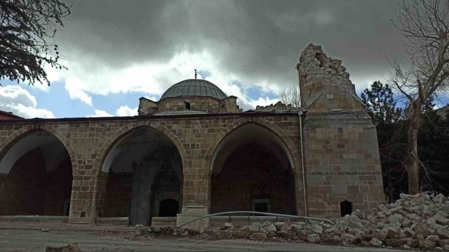 Mimar Sinan'a ilham veren 700 yıllık tarihi cami enkaza döndü - Yeni Mesaj